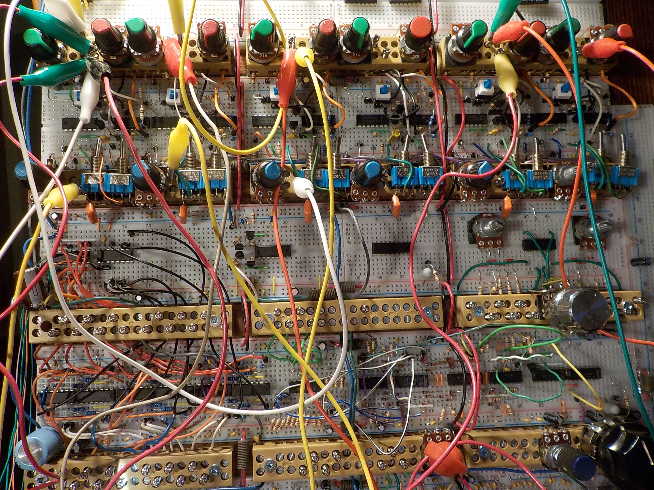 Big Breadboard Video Synth – Russell Kramer Projects